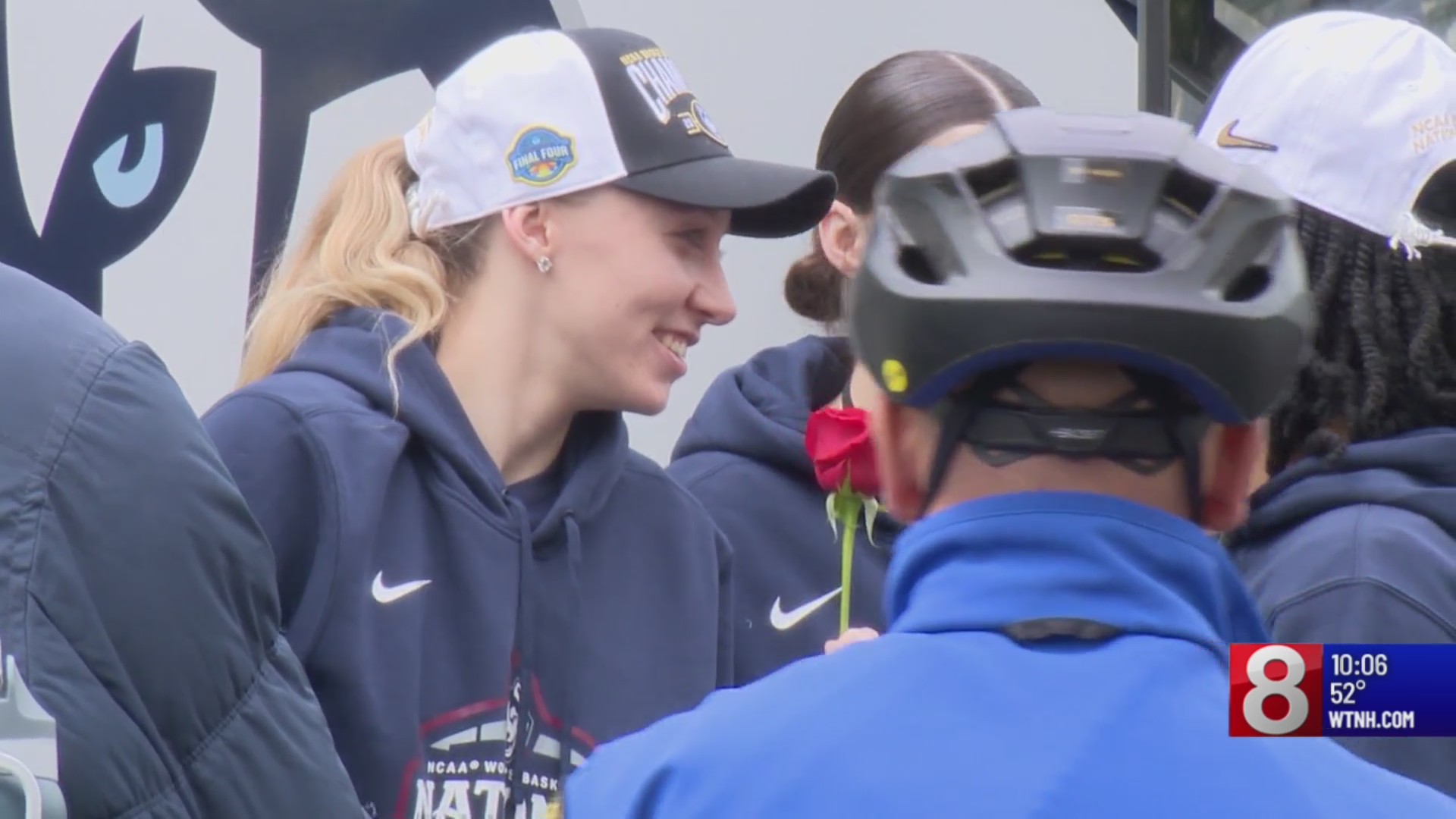 Fans celebrate UConn BBall win at victory parade