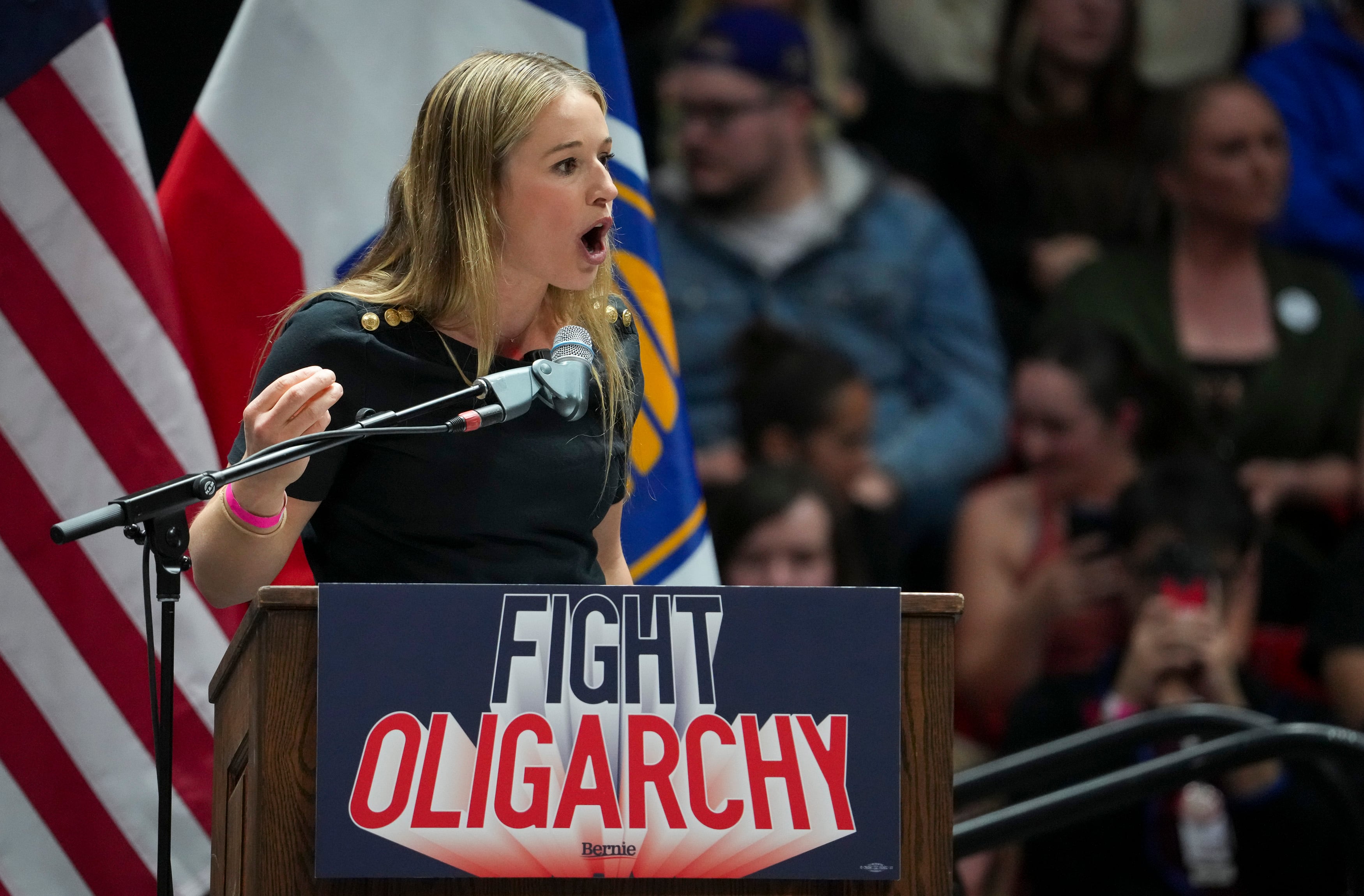 Bernie Sanders draws massive crowd during his ‘Fighting the Oligarchy ...