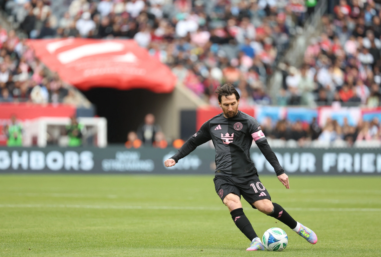 Messi đá phạt dội xà 2 lần trong trận hòa của Inter Miami