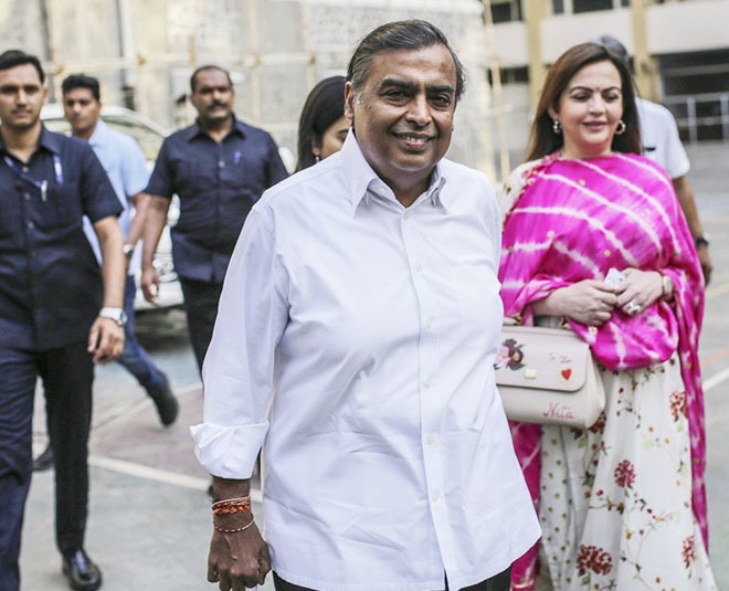 Mukesh Ambani, India's richest man, wears only white shirts for ...