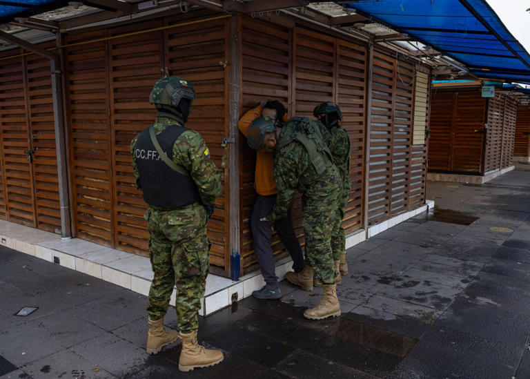 Ecuador Bonds Soar as Trump Ally Noboa Wins Key Runoff Vote