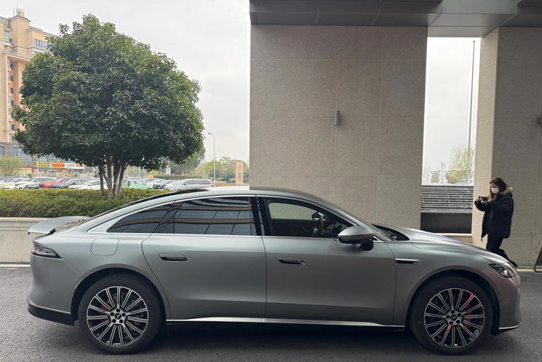 奇瑞风云A9街头首现，有气场有排面，车长超5米，续航2000km！