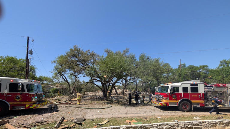 2-story house collapses in Austin after huge explosion; multiple ...