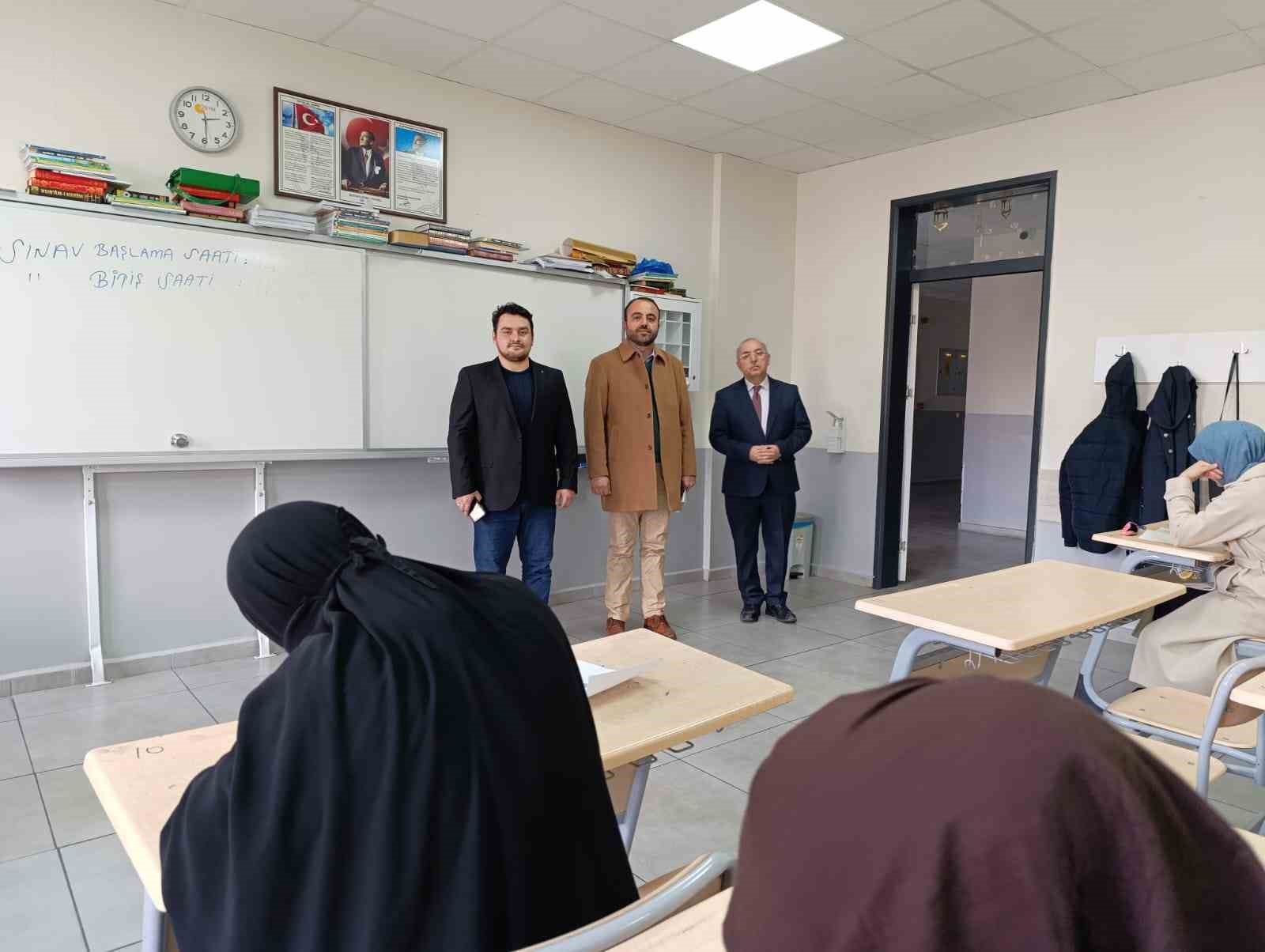 Sivas’ta umre ödüllü sınava yoğun ilgi