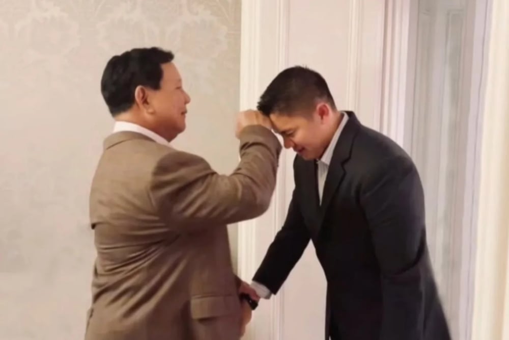 Momen Prabowo dan Sespri Beri Kejutan Ulang Tahun untuk Seskab Teddy