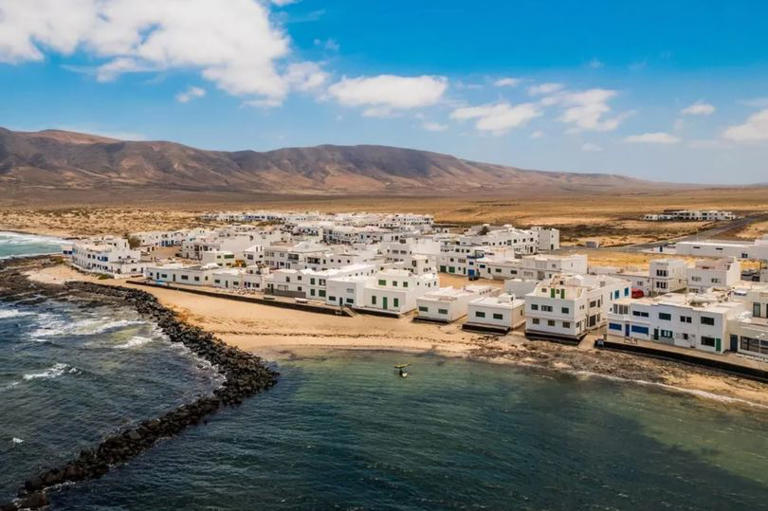 UK tourists risk having Lanzarote holidays cancelled through no fault ...