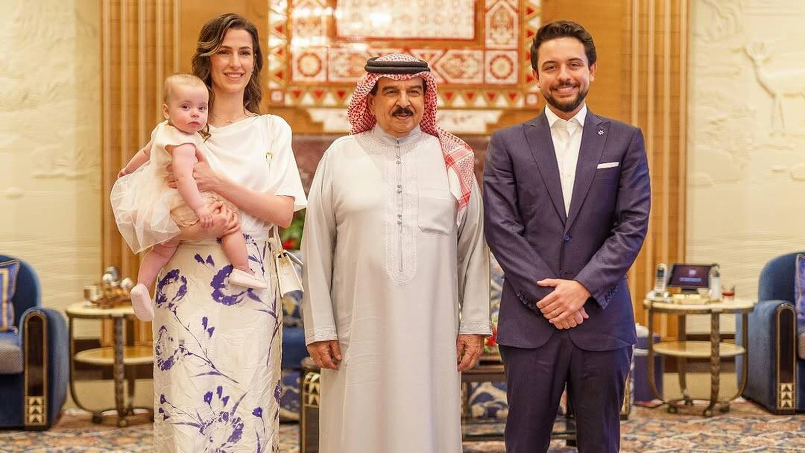 La pequeña Iman de Jordania protagoniza su primer viaje: del look de su ...