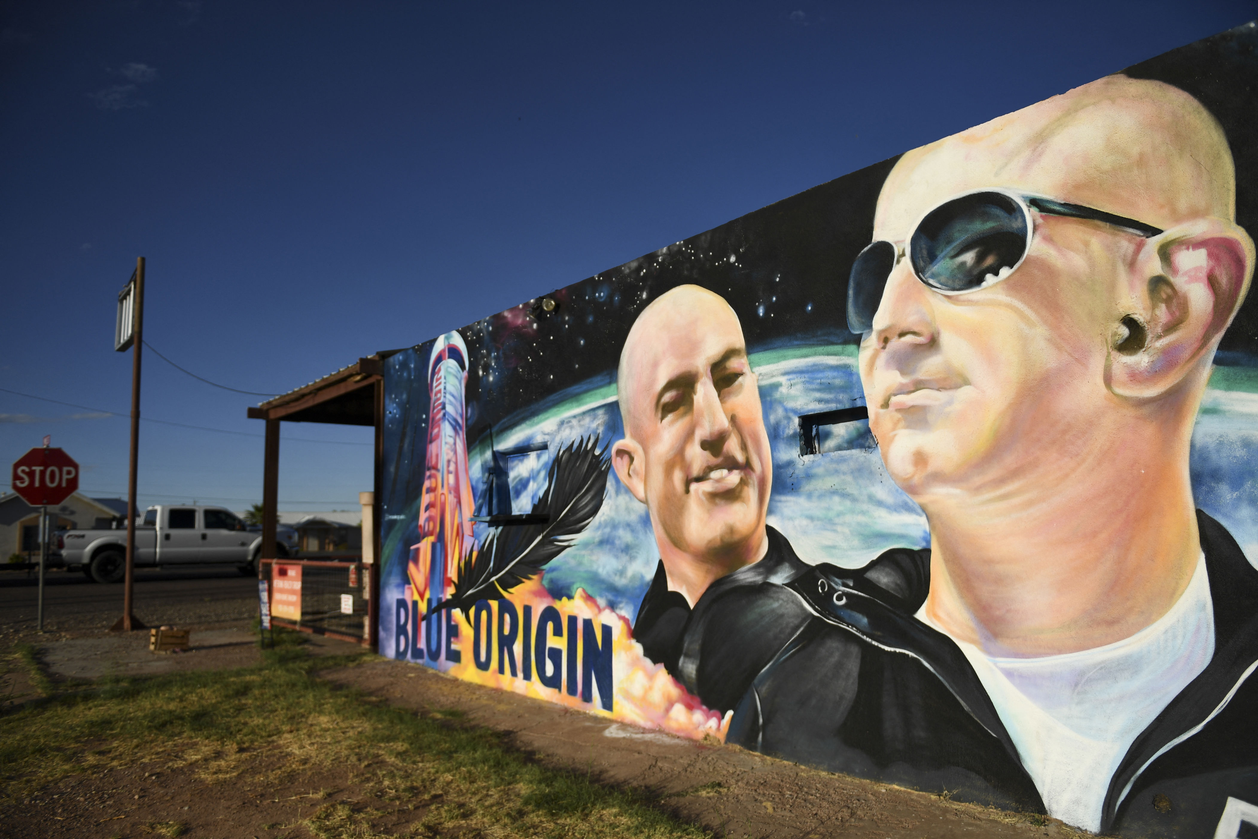 Katy Perry blasts into space in Blue Origin rocket launch