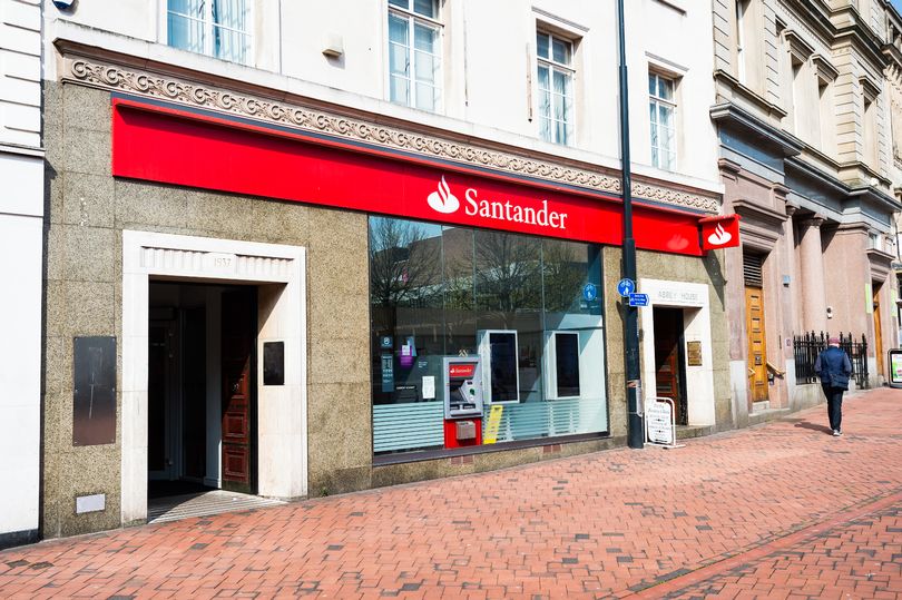 Santander sets date for key change coming to customers as bank will ...