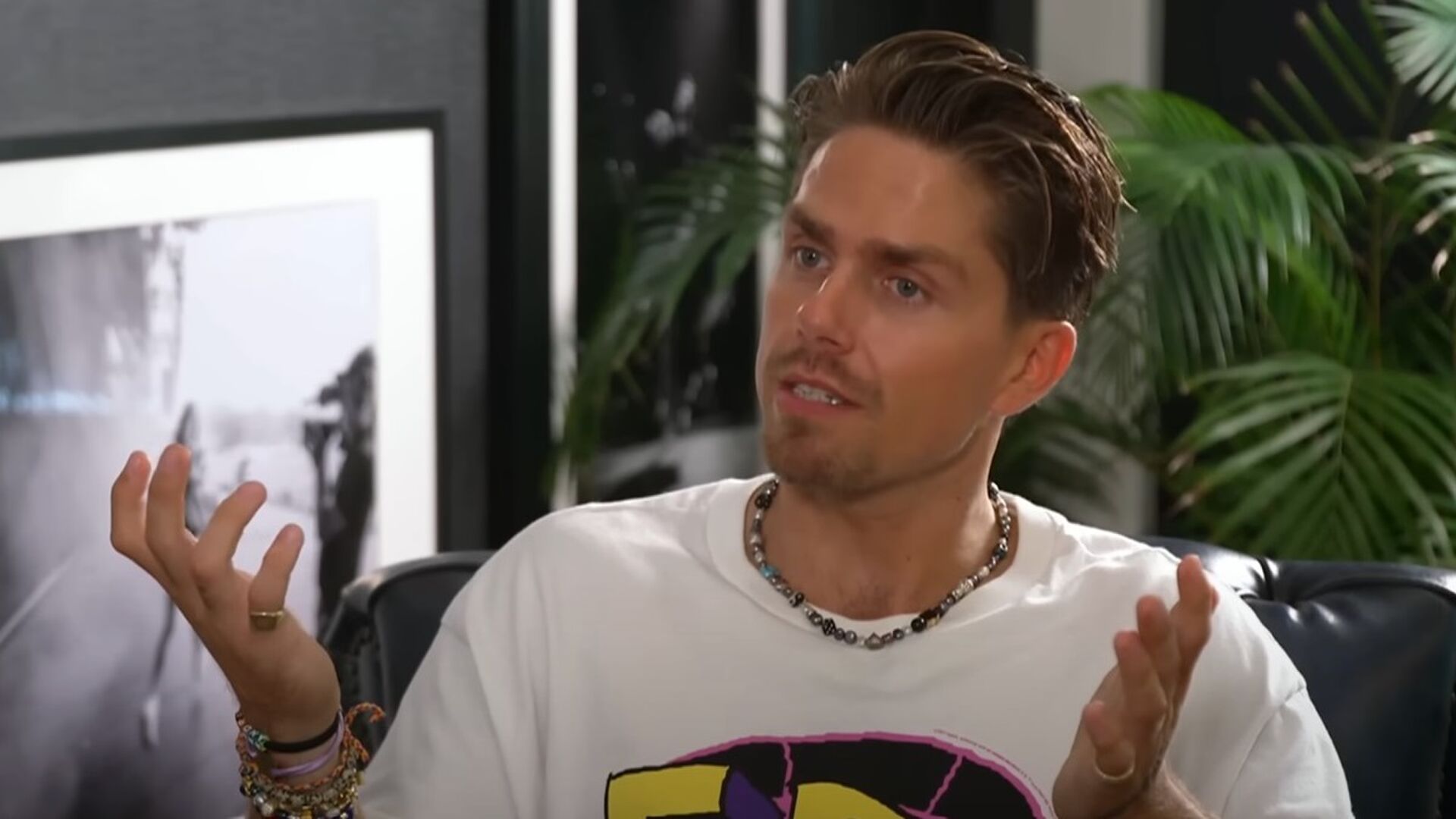 Video: André Hazes jr. showt vol trots zijn nieuwe auto t.w.v. € 136.709,-