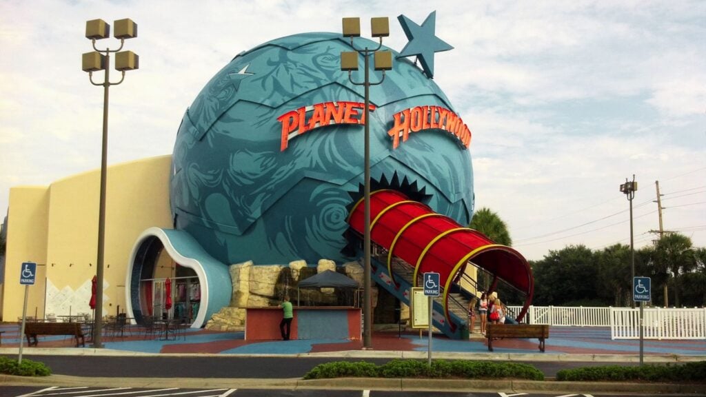 25 Forgotten Theme Restaurants That Were a Little Too Gimmicky