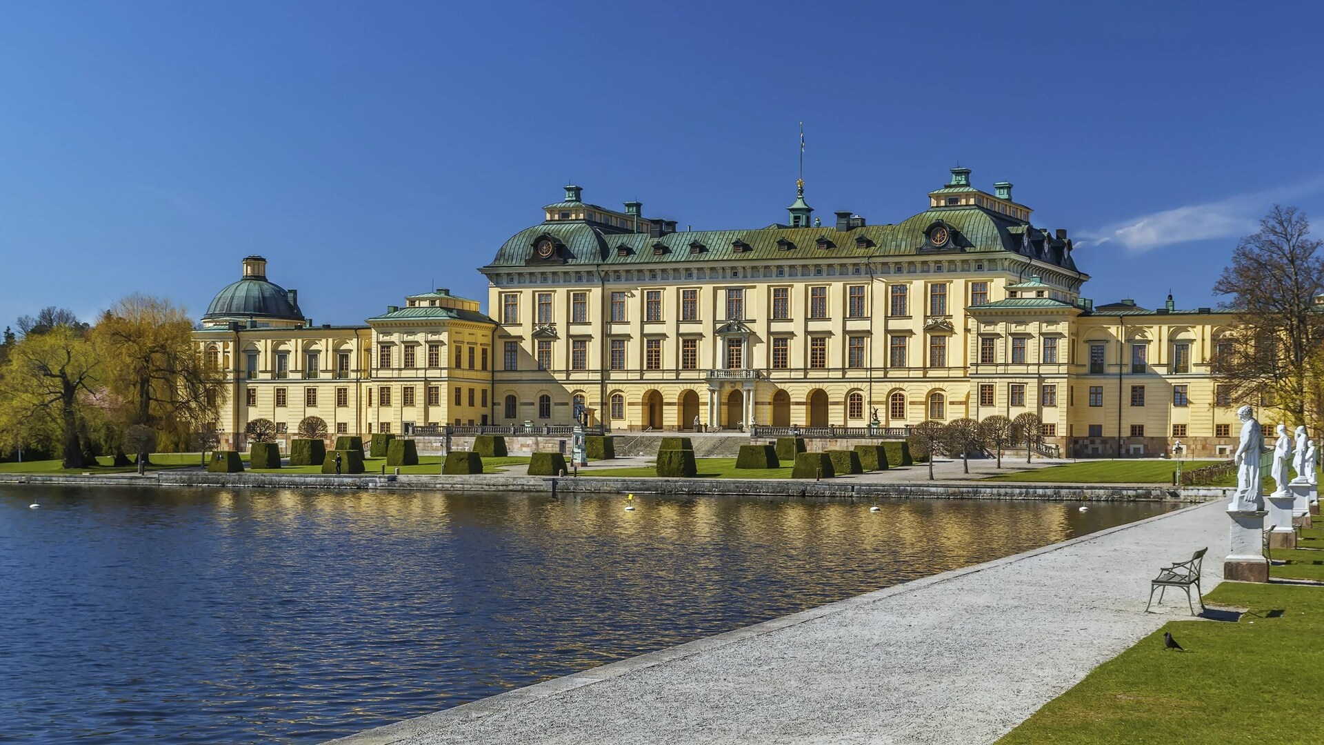 „Entschuldigen Sie sich beim König“: 3200 Euro Strafe für Passieren ...