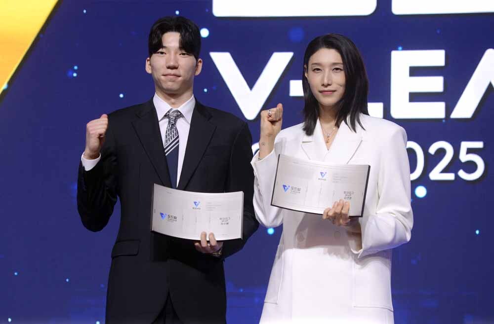 [SW포토]2024-2025 MVP, 허수봉과 김연경