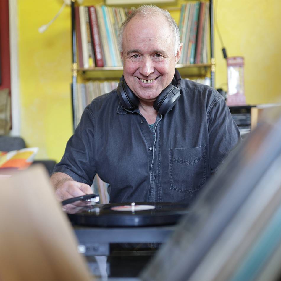 1000 Schallplatten im Regal