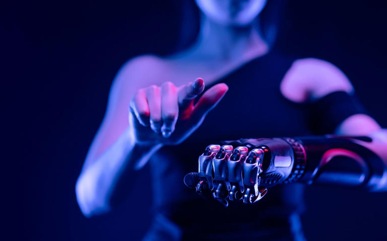 Relazioni tra umani e intelligenza artificiale: un fenomeno da monitorare