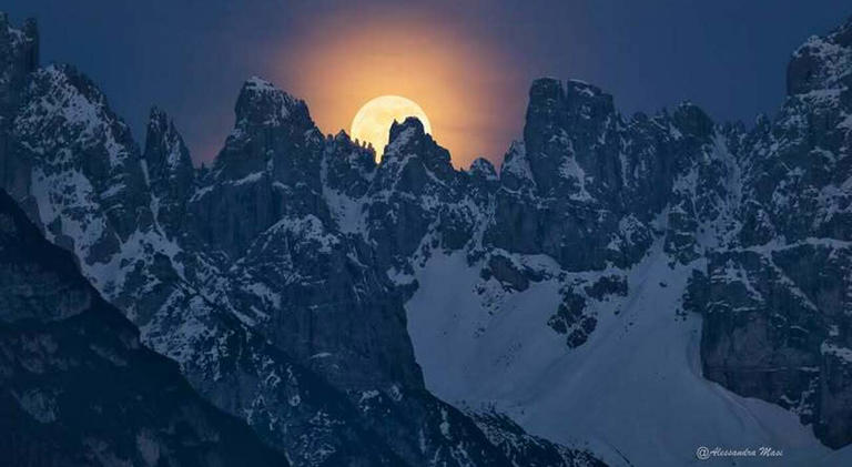Luna piena di Pasqua sulle Dolomiti: lo scatto spettacolare dell ...