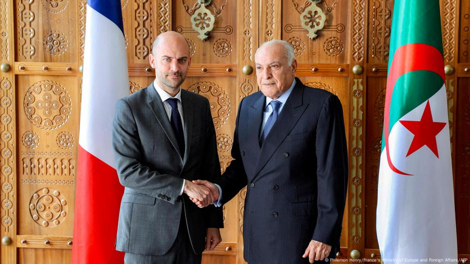 France vows reprisal if Algeria expels French embassy staff