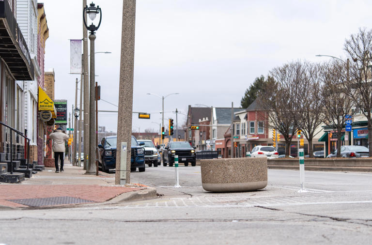 Milwaukee County plan for safer roads: left-turn lanes, curb bump-outs