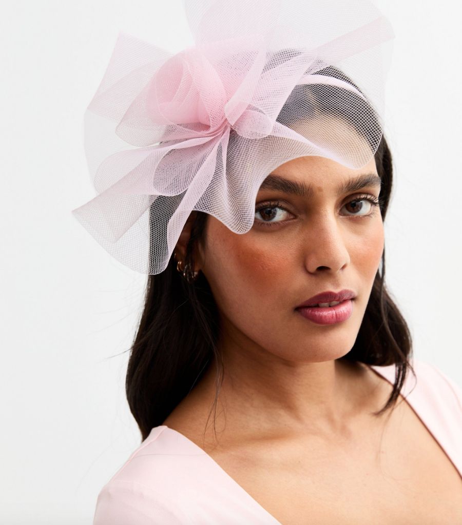 9 best fascinators for a wedding or a day at the races