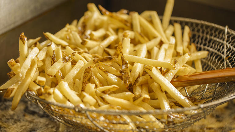 6 Knives And Tools You Need To Effortlessly Cut Potatoes Into Fries