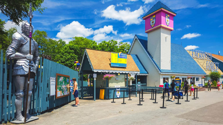 'Adirondack Base Camp' Is A Year-Round Mountain Paradise Surrounded By ...