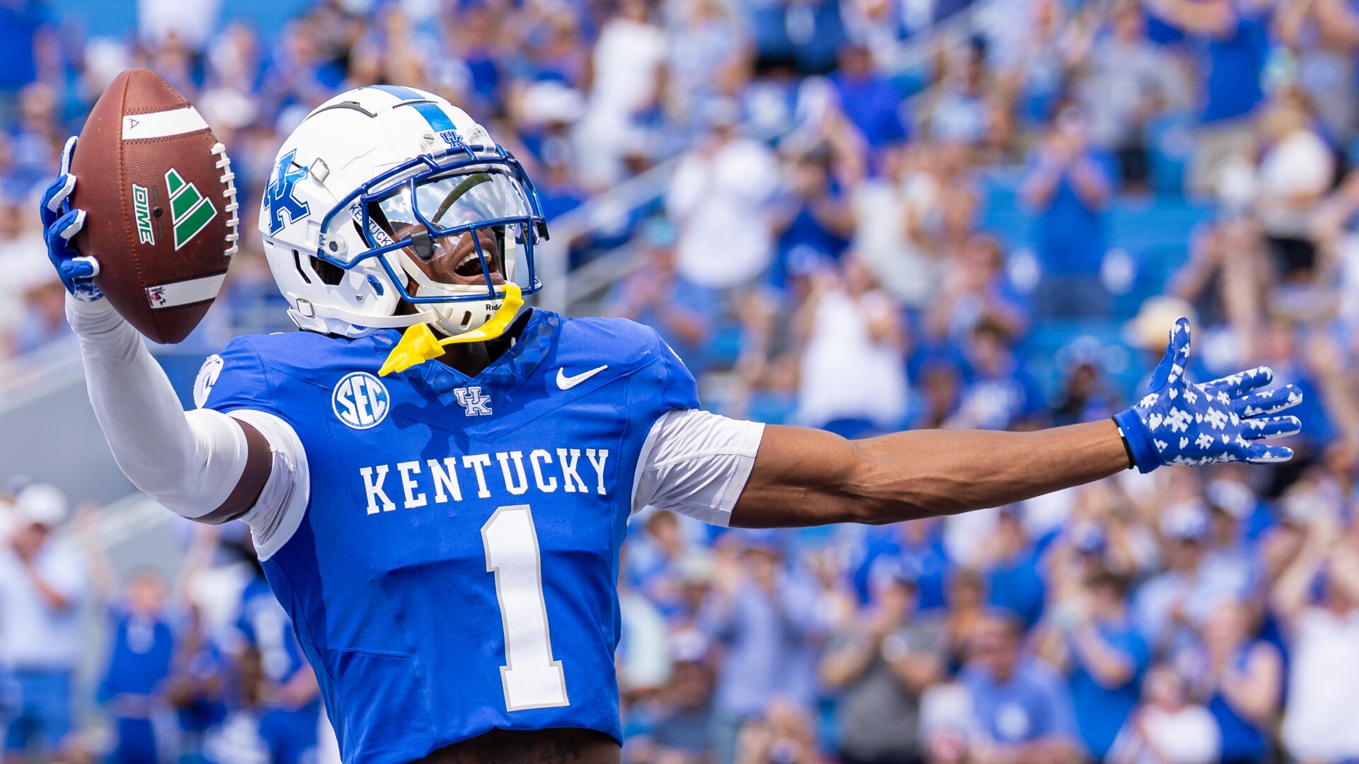 CBs Maxwell Hairston, Quincy Riley to visit Commanders