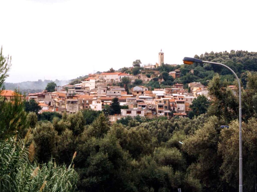 Seminara, pochi in piazza per le ragazze vittime di stupro