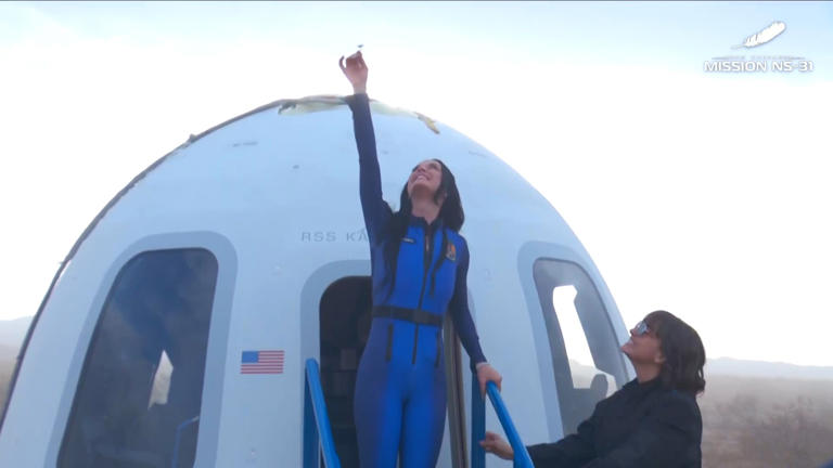 Katy Perry tours inside the Blue Origin capsule that rocketed her into ...