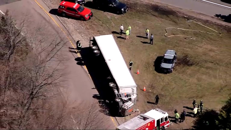 Truck rollover causing delays on I-95 in Dedham