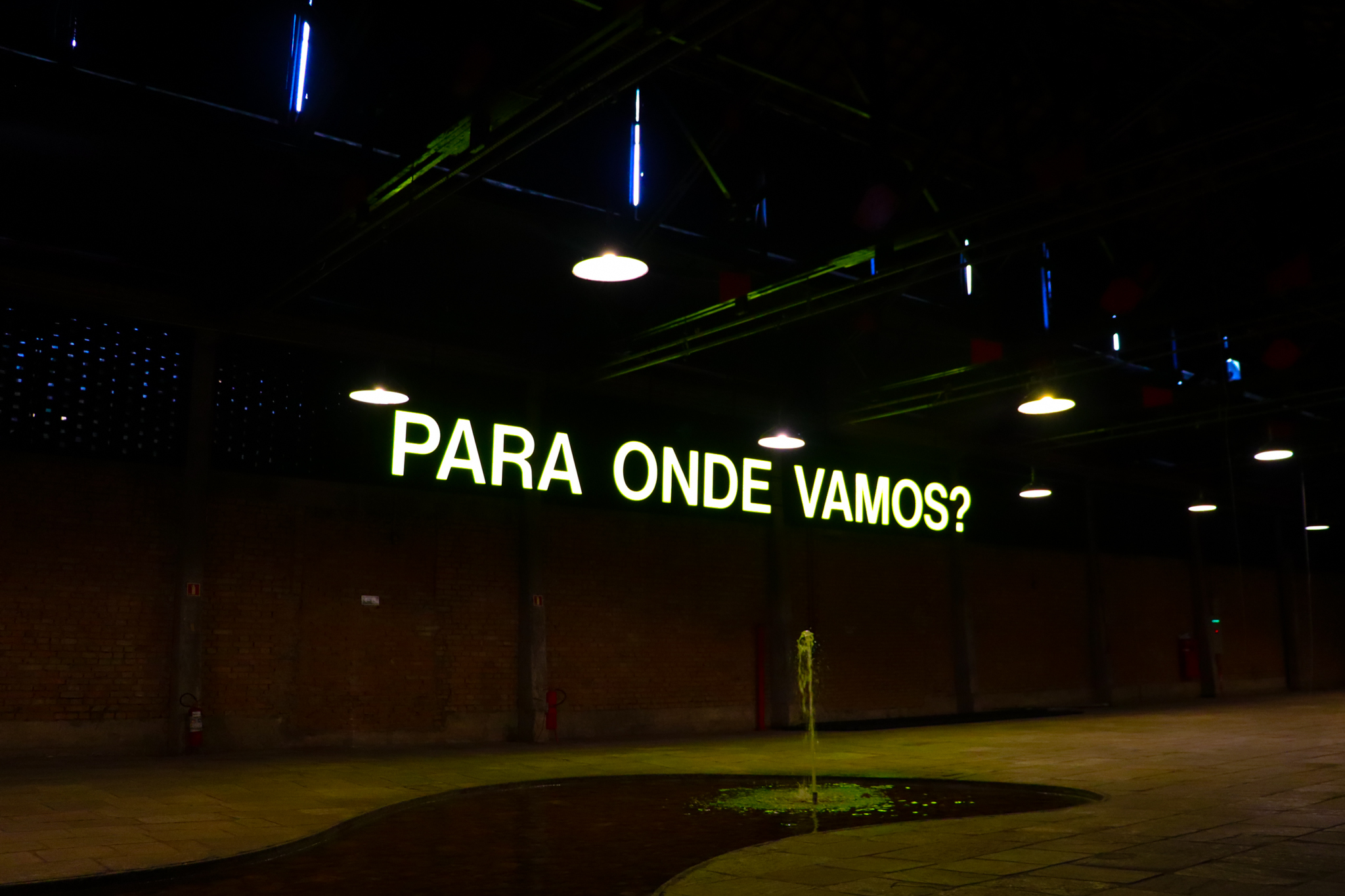 Exposição ‘Lugar Público – Muntadas’