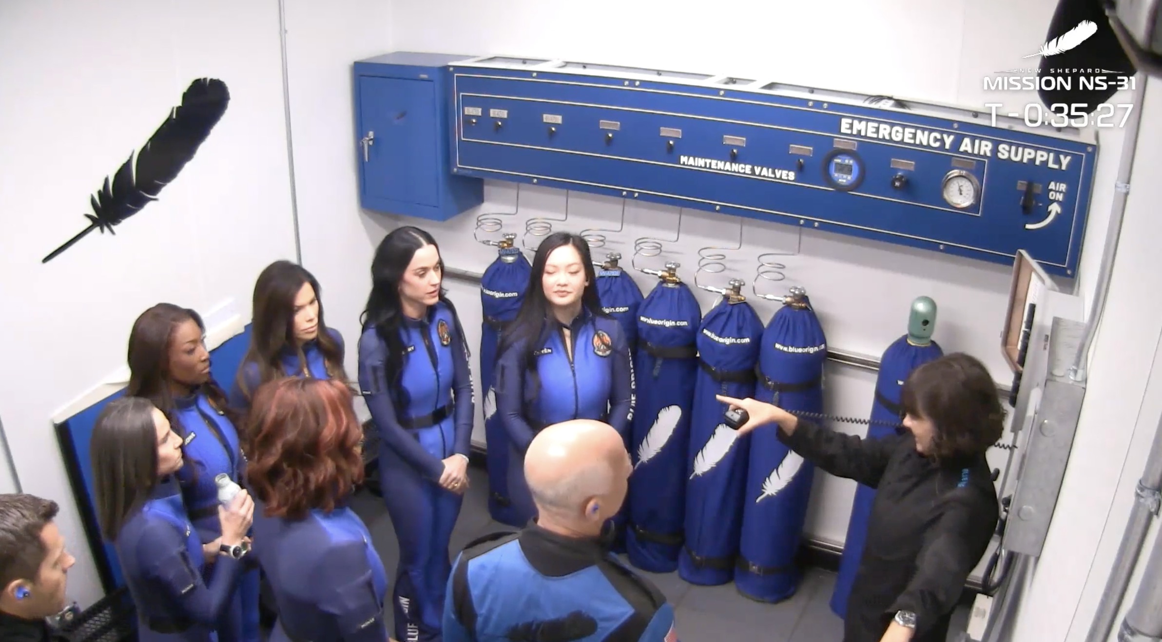 Overexcited Jeff Bezos face-plants after fiancée Lauren Sánchez’s Blue ...