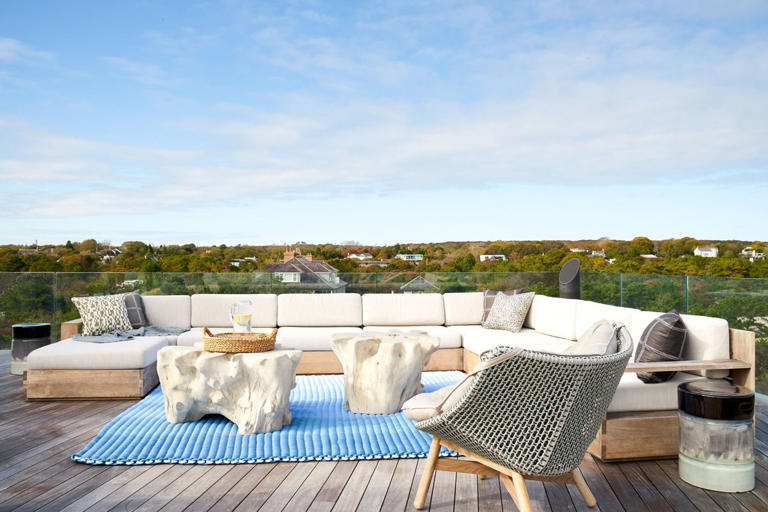 7 Outdoor Rug Trends for Summer 2025, According to Designers