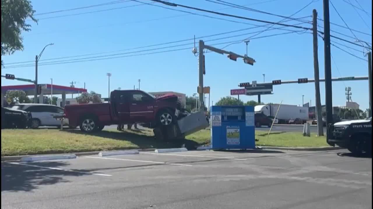 DPS chase ends in crash in south Laredo