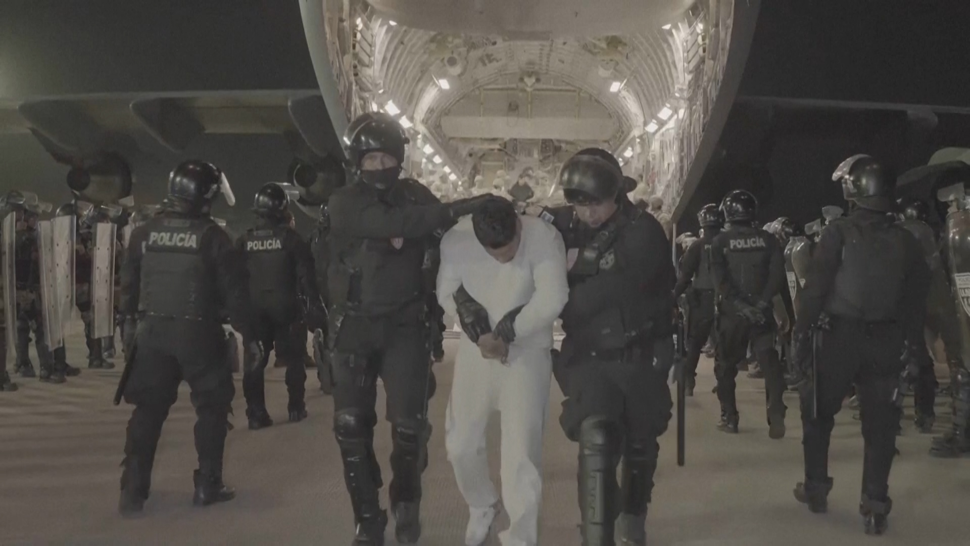 10 Alleged Members Of The Tren De Aragua And MS13 Gangs Deported By U.S.