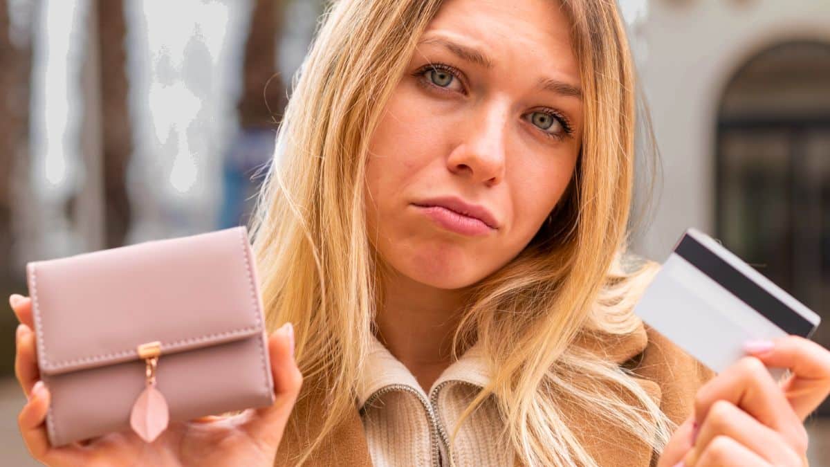 16 Costly Spending Habits That Keep the Middle Class Struggling