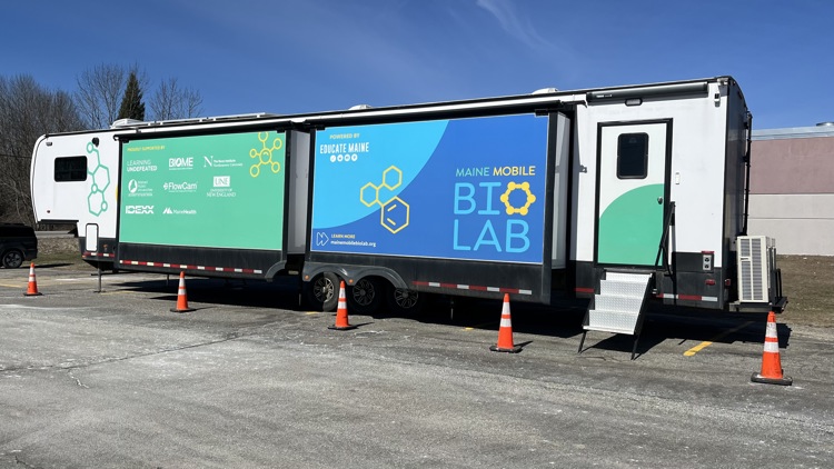 Mobile BIOLAB brings hands-on science to Maine students