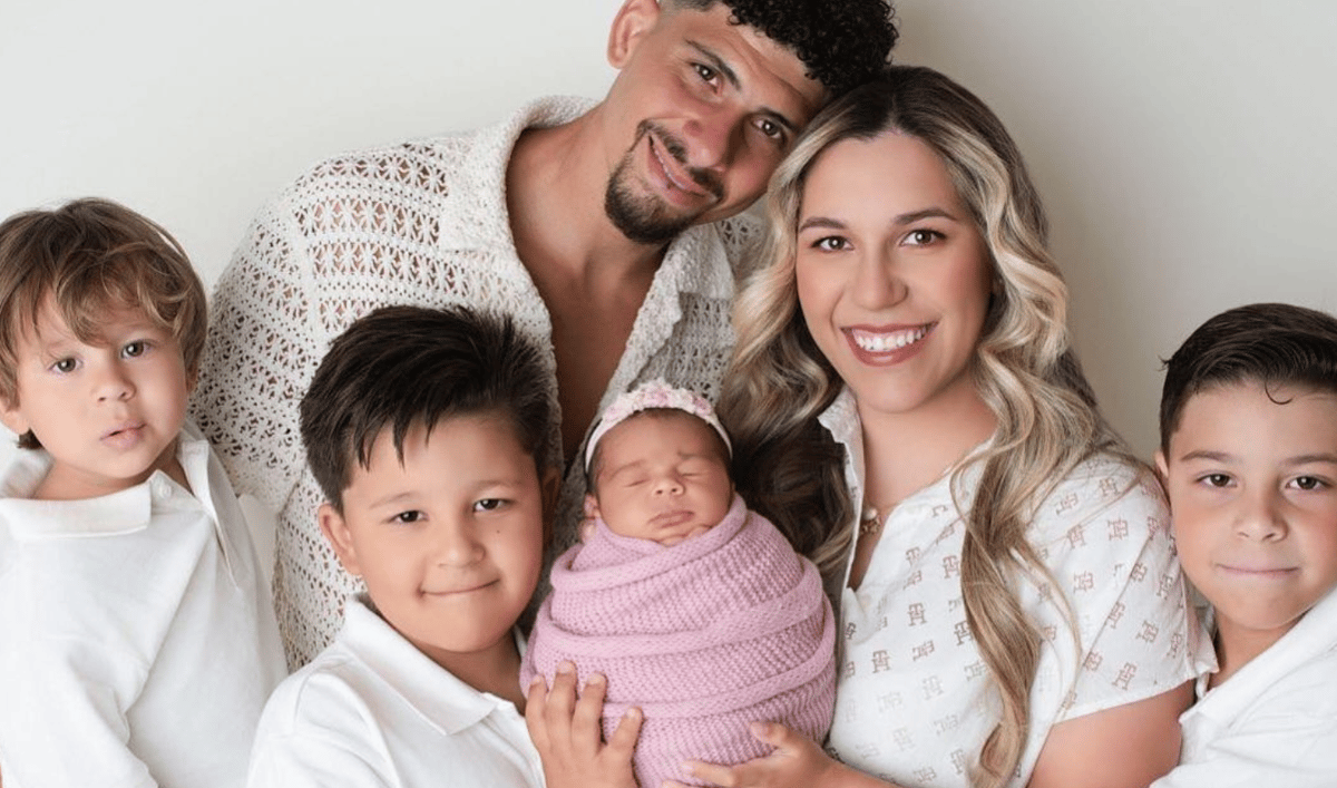 Dit is de vrouw van Ajax-keeper Matheus en zijn grote gezin