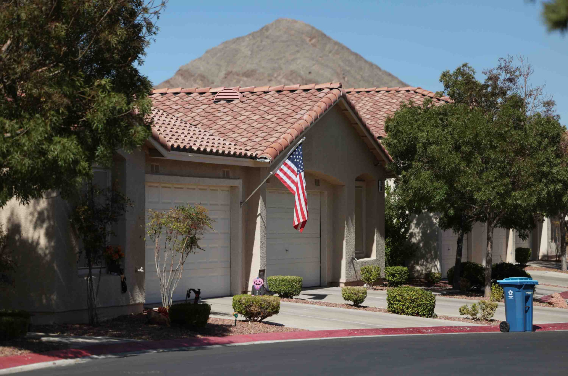 How much do you have to earn to be considered middle class in the US?