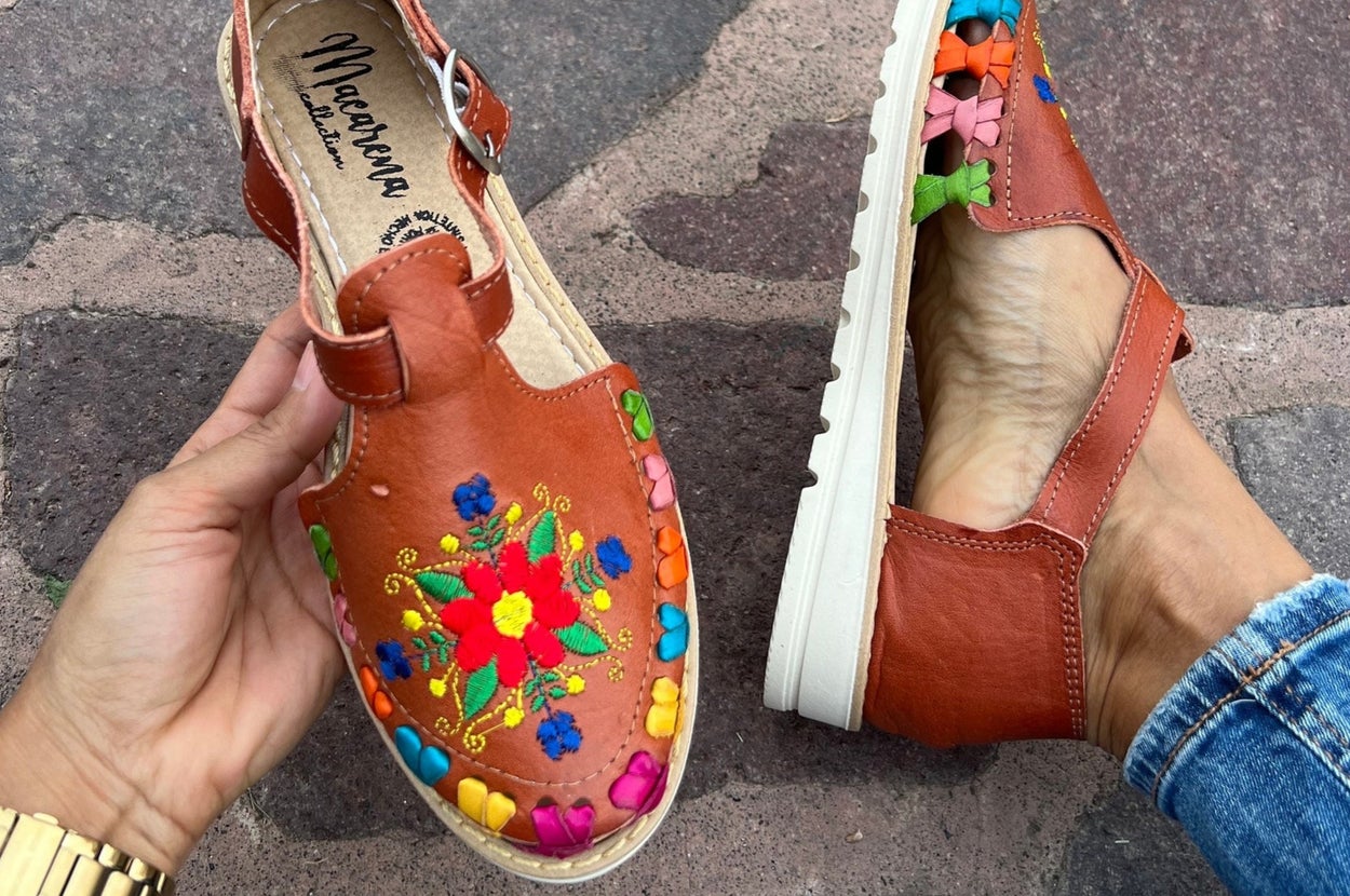 27 Comfy Shoes For Anyone Who Spends A Huge Chunk Of Time Of Standing ...