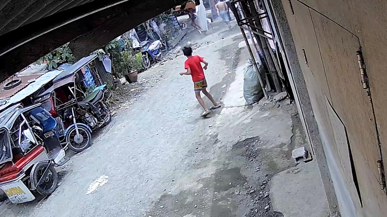 Family watching TV flee as home gas tank explodes