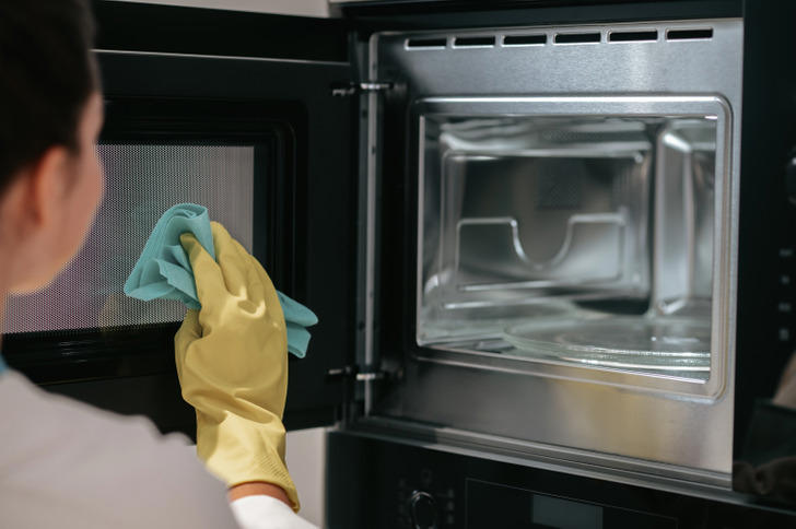 8 Microwave Mistakes You’re Probably Making Every Day