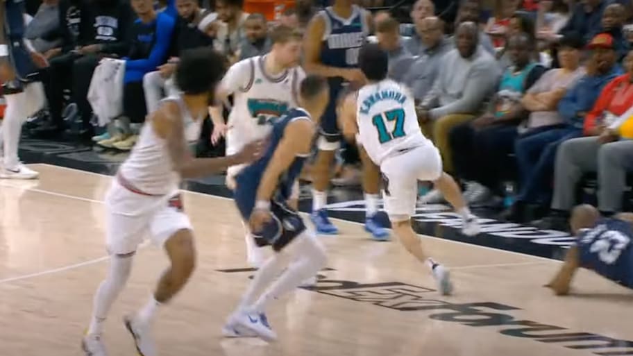 Grizzlies’ Rookie Throws Perfect Backwards Overhead Pass for Incredibly ...