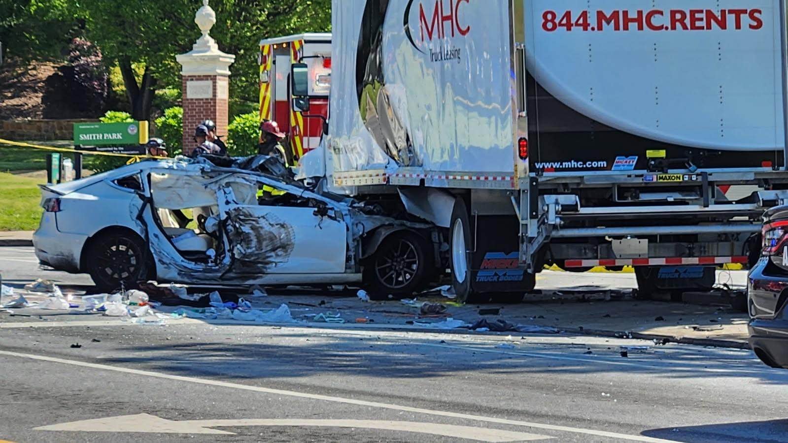 2 dead, 3 others in critical condition after vehicle crash in Midtown ...
