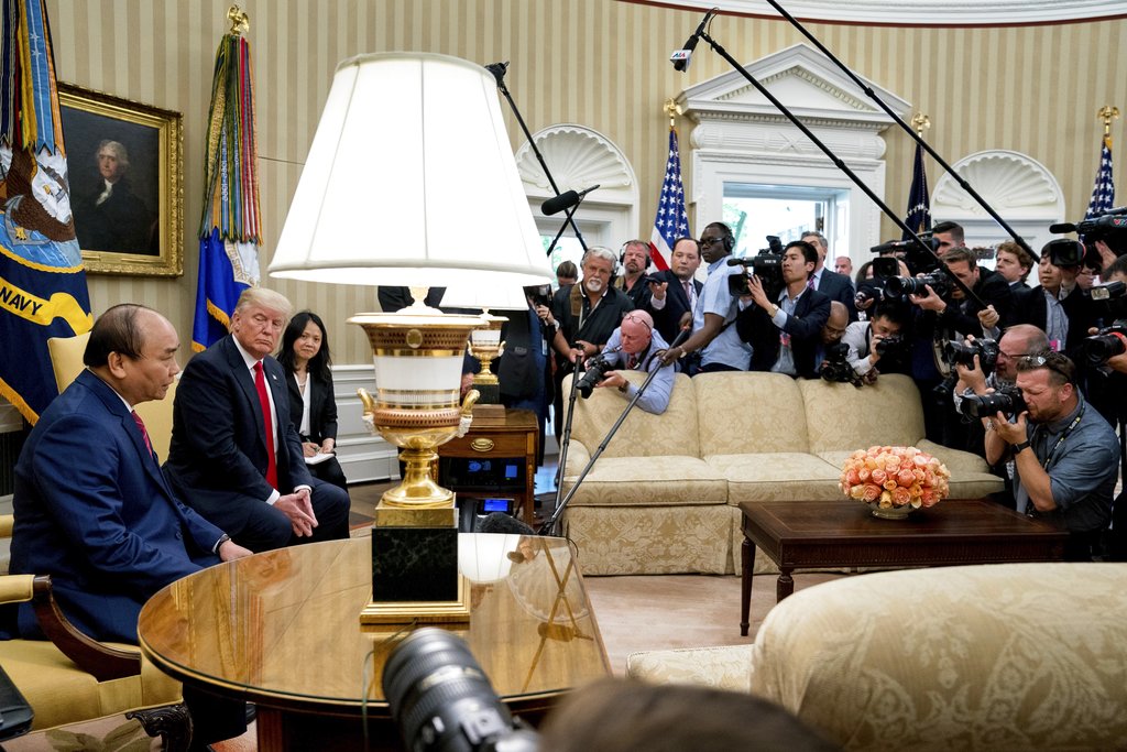 JUST IN: AP Blocked from Trump’s Oval Office Press Gaggle — Ignoring ...