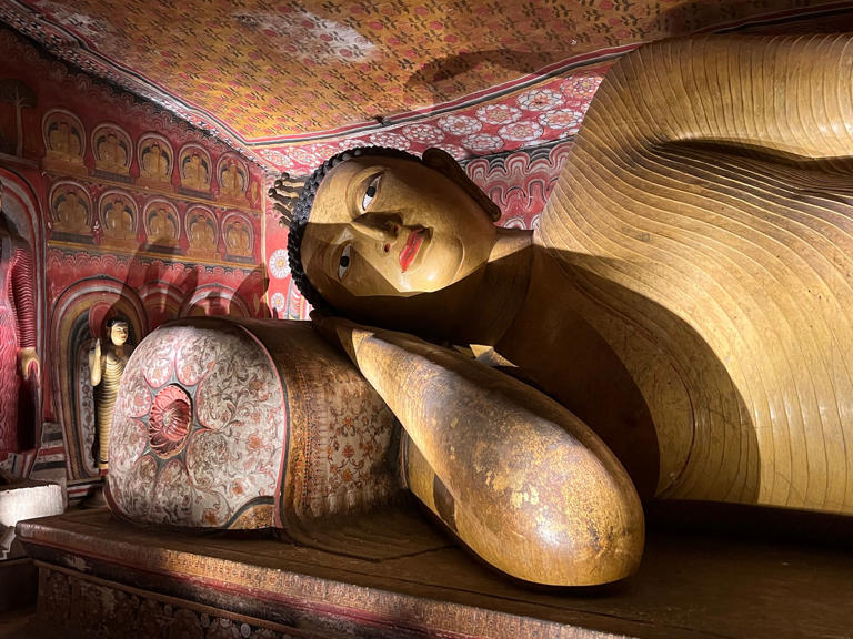 Train rides through the clouds and Bawa's tropical modernism: Sri Lanka ...