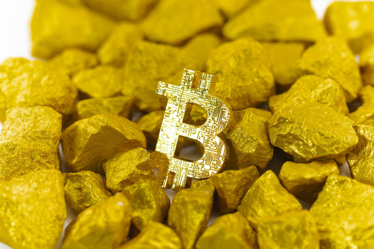 Smartest man alive reveals new Bitcoin target