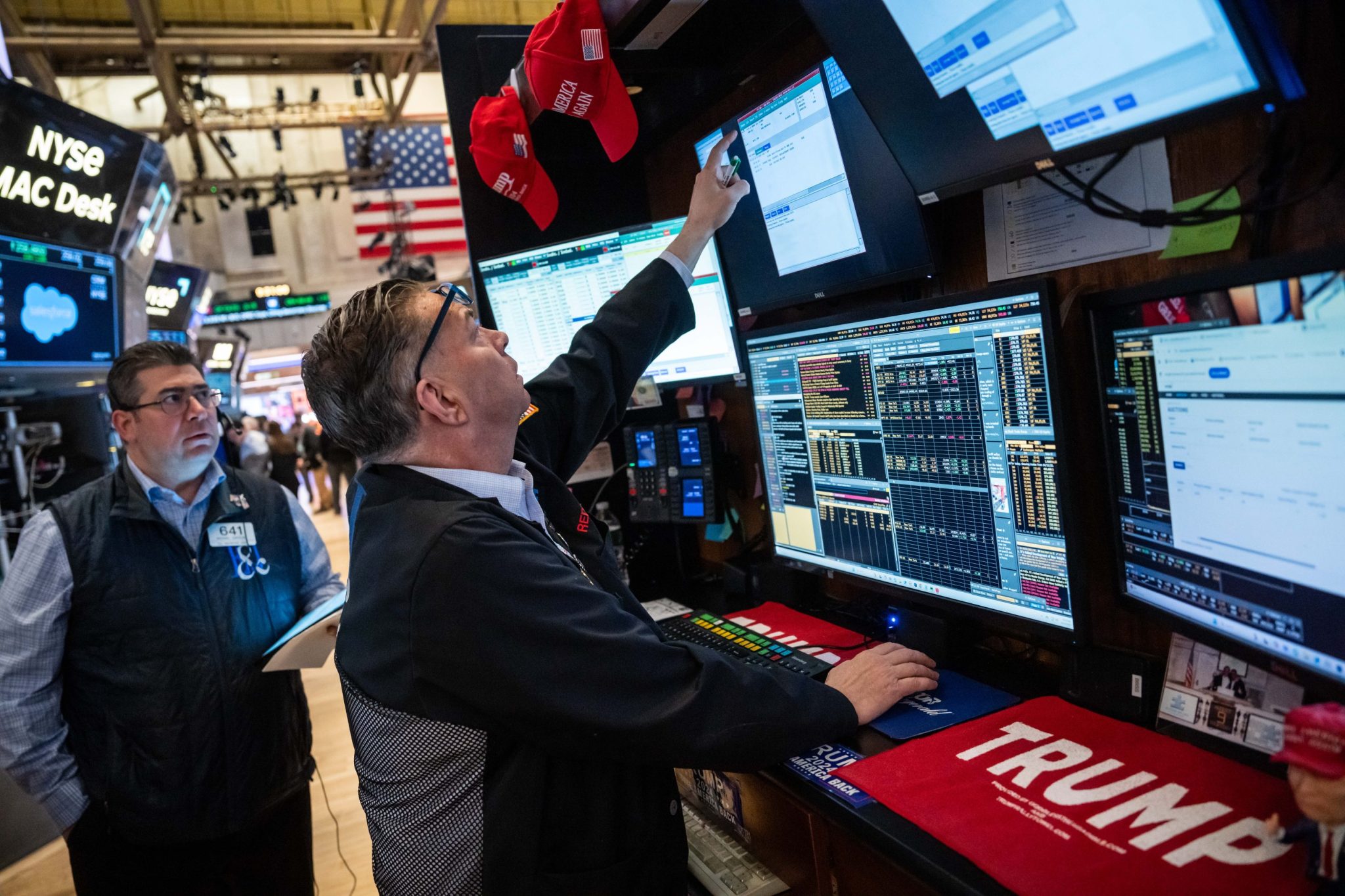 Dow climbs 300 points as stocks extend rally after Trump signals more ...