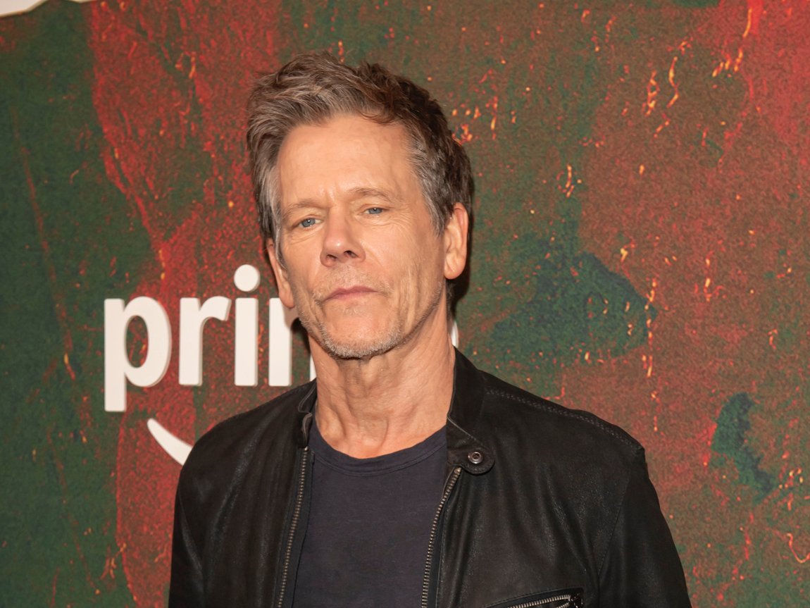 Kevin Bacon recalls finding a dead body on the set of "Wild Things"
