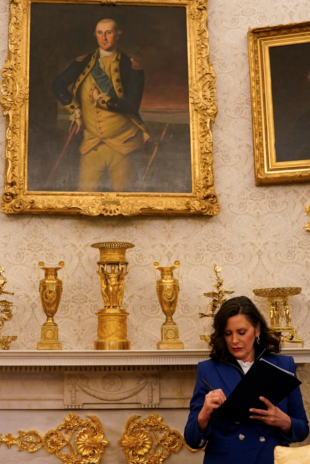 Michigan Gov. Gretchen Whitmer regrets hiding from photographers while ...