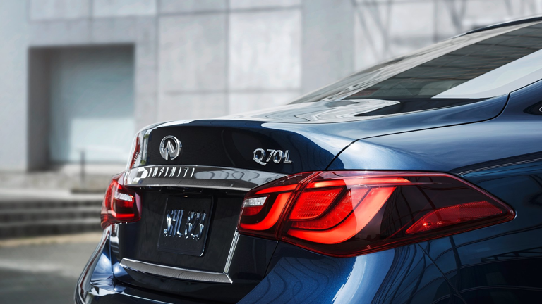 Infiniti's Largest Luxury Sedan Can Be Yours For Less Than The Price Of ...